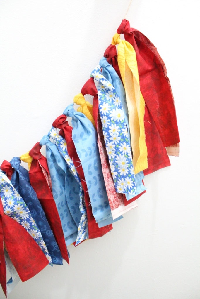 30 Fun & Creative Garland Ideas - Ideas for the Home