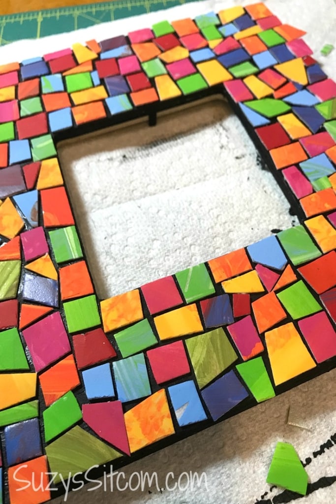 Easy Crafts: Fun To Make Mosaic Frame - Ideas for the Home